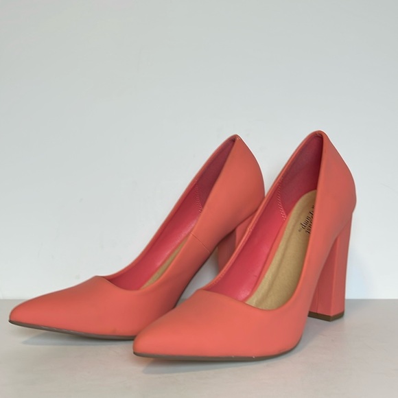 Not Just Another Pump | Shoes | Not Just A Pump Heels Wms Sz 7 Salmon ...